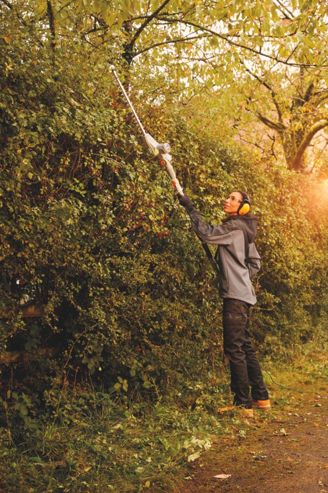 Titan TTB826HDC 50cm 550W 230 240V Corded Pole Hedge Trimmer