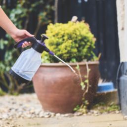 Defenders White / Purple Pressure Sprayer 1.5Ltr - Screwfix