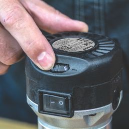 Trend T1ETS 710W 1/4" Electric Trim Router 240V - Screwfix