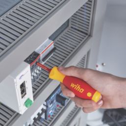 Wiha VDE Screwdriver with Bits 4 Piece Set - Screwfix