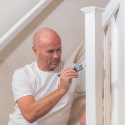 Leyland Trade 0.75Ltr Brilliant White Gloss Water-Based Trim Paint ...