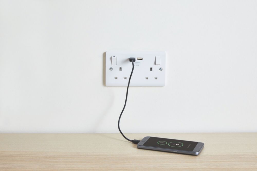 LAP 13A 2 Gang SP Switched Socket 3.1A 15.5W 2 Outlet Type A USB Charger White Screwfix
