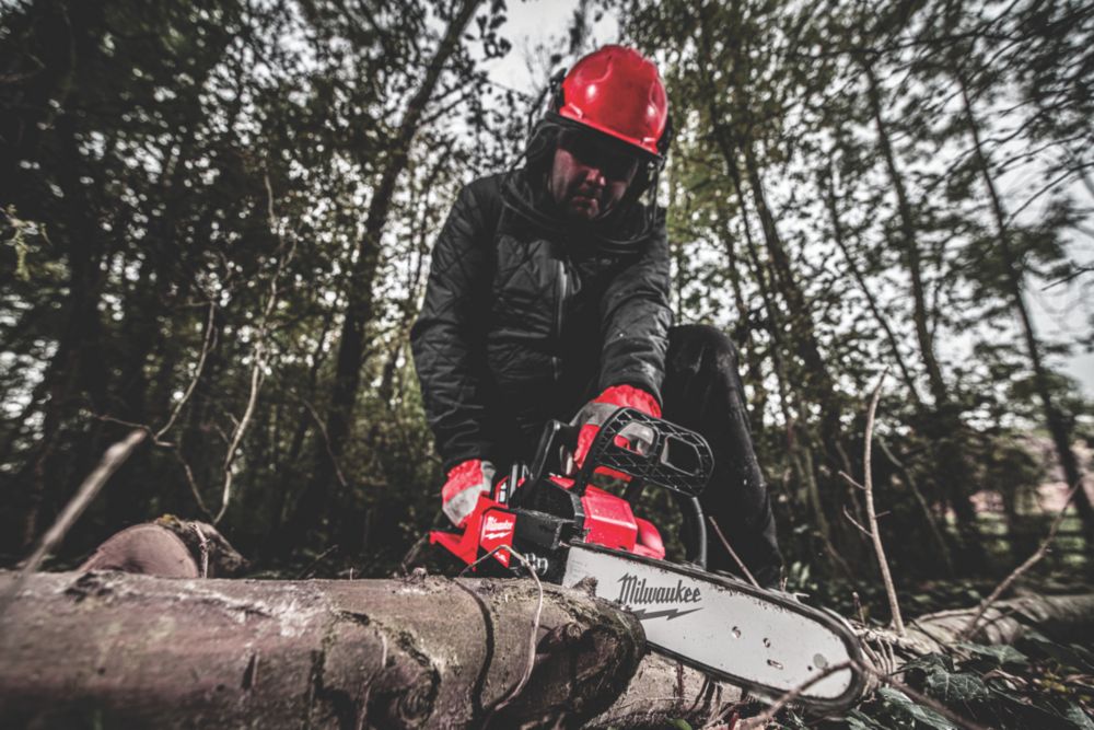Milwaukee chainsaw screwfix store