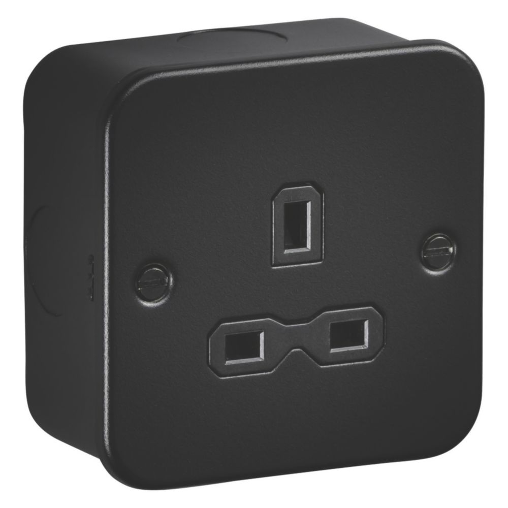 Knightsbridge MR7000UTB 13A 1-Gang Unswitched Metal Clad Single Socket ...