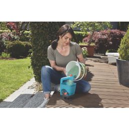 Gardena Handheld Spreader 1.8Ltr - Screwfix