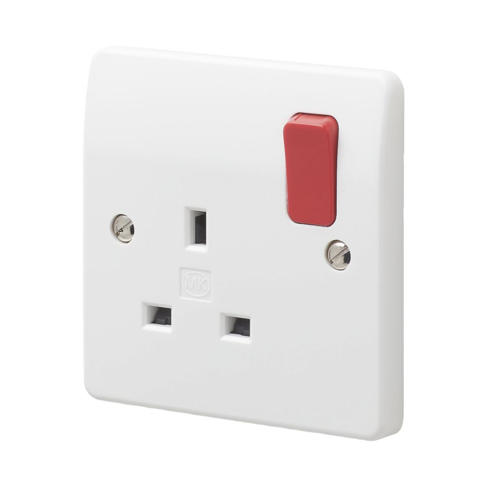 MK Logic Plus 13A 1-Gang DP Switched Plug Socket White - Screwfix