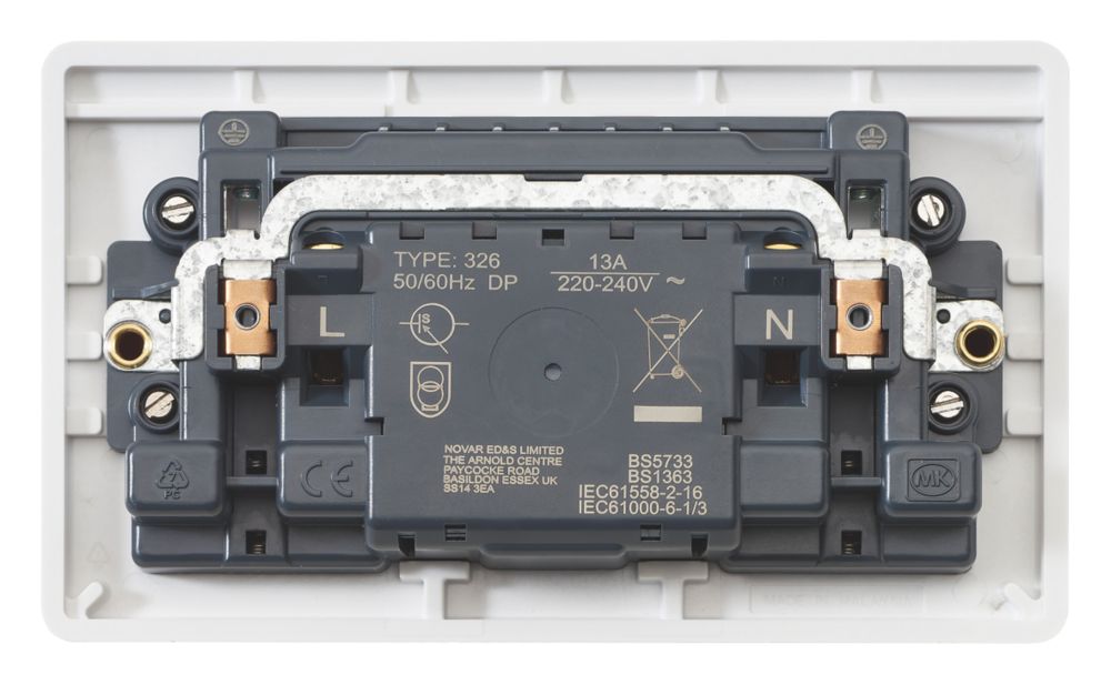 MK Logic Plus 13A 2 Gang DP Switched Socket 2A 10.5W 2 Outlet Type A USB Charger White Screwfix