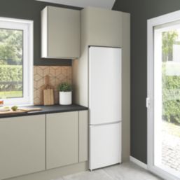 Cooke & Lewis Freestanding 70/30 Fridge Freezer White 547mm - Screwfix