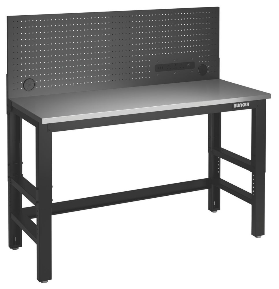 Bunker 1550mm Workbench with Peg Board + 3.1A 3-Outlet Type A USB Charger - Screwfix