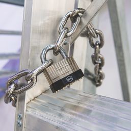 Smith & Locke Closed Shackle Combination Padlock Silver 50mm - Screwfix