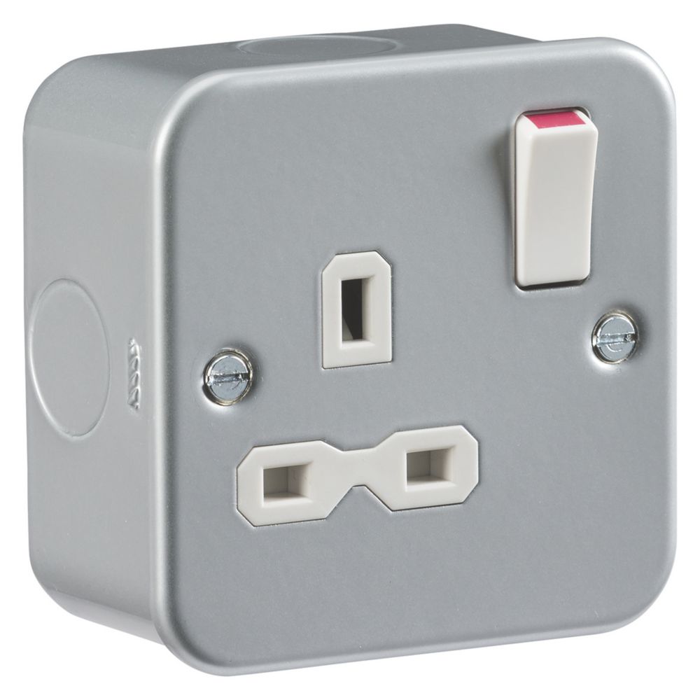 Knightsbridge 13A 1-Gang DP Switched Metal Clad Socket with White ...