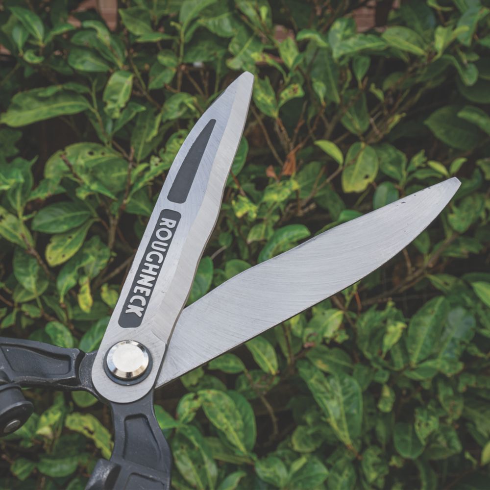 Roughneck XT Pro Bypass Telescopic Hedge Shears 27 1 2 700mm