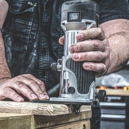 Trend T1EPS 710W 1/4" Electric Trim & Plunge Router Kit 240V - Screwfix