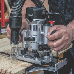 Trend T1EPS 710W 1/4" Electric Trim & Plunge Router Kit 240V - Screwfix