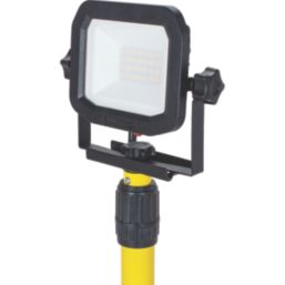 Luceco LED Tripod Work Light 20W 2200lm 110V - Screwfix