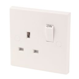 Essentials 13A 1-Gang DP Switched Plug Socket White - Screwfix