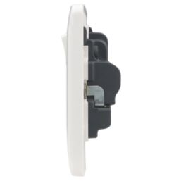 Vimark Pro 13A 1-Gang SP Switched Plug Socket White - Screwfix