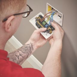 MK Logic Plus Rapid Fix 13A 2-Gang DP Switched Socket White - Screwfix