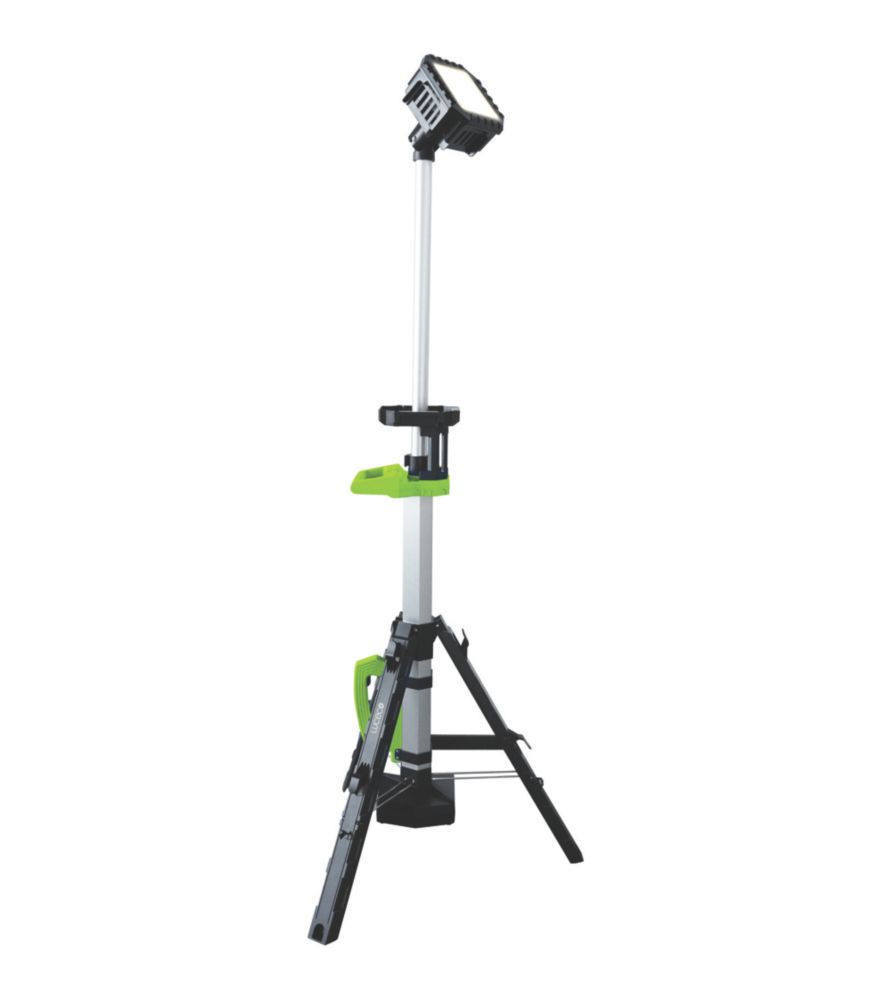 Luceco Rechargeable LED Telescopic Tripod Worklight 2000lm - Screwfix
