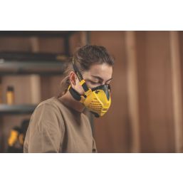 Stanley Medium / Large Reusable Dust Mask P3R - Screwfix