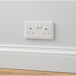 MK Base 13A 2-Gang SP Switched Socket White - Screwfix