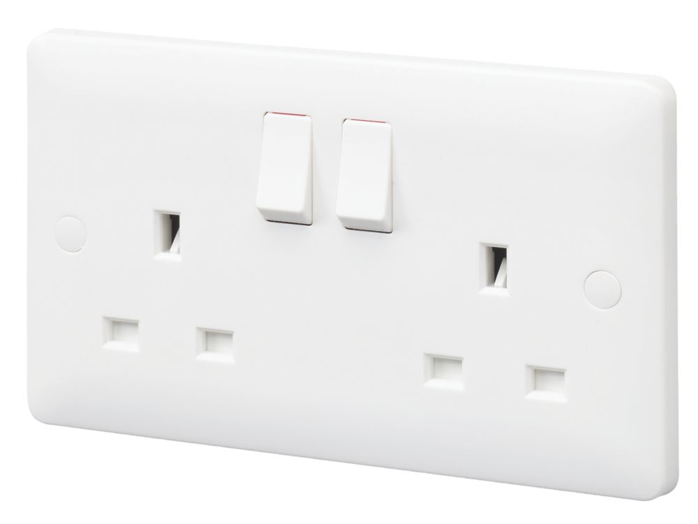MK Base 13A 2-Gang SP Switched Socket White - Screwfix