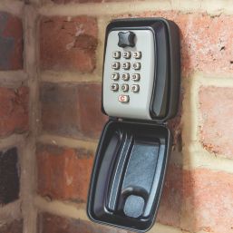 Smith & Locke Water-Resistant Push-Button Combination Key Safe - Screwfix