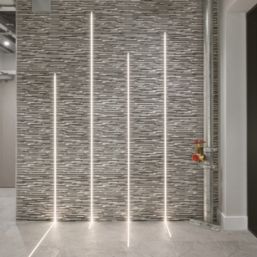 Robus Vegas Express 5m LED Strip Light 4.8W 485lm/m - Screwfix