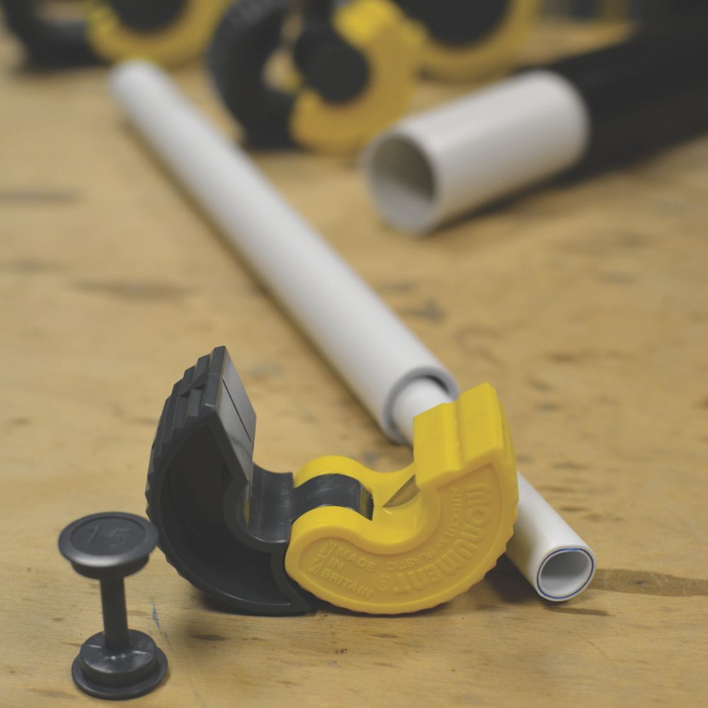 Monument Tools 15mm Manual Plastic Pipe Cutter