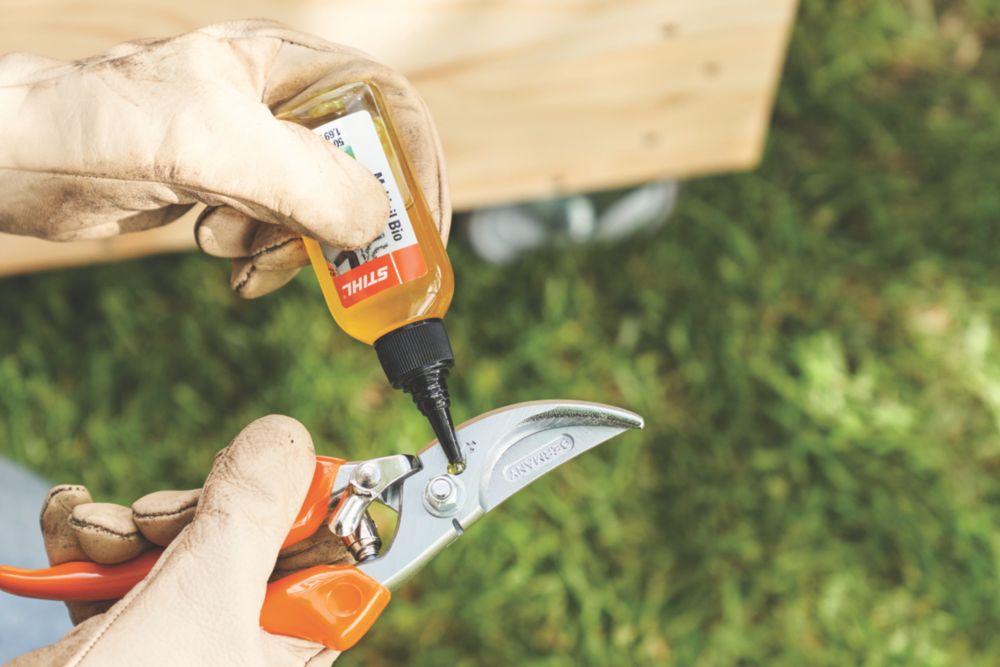 Stihl chainsaw oil screwfix store