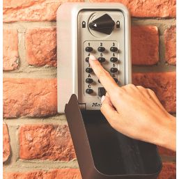 Master Lock Water-Resistant Combination Key Safe - Screwfix