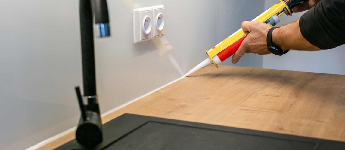 Caulking Guide - How To Caulk | Screwfix