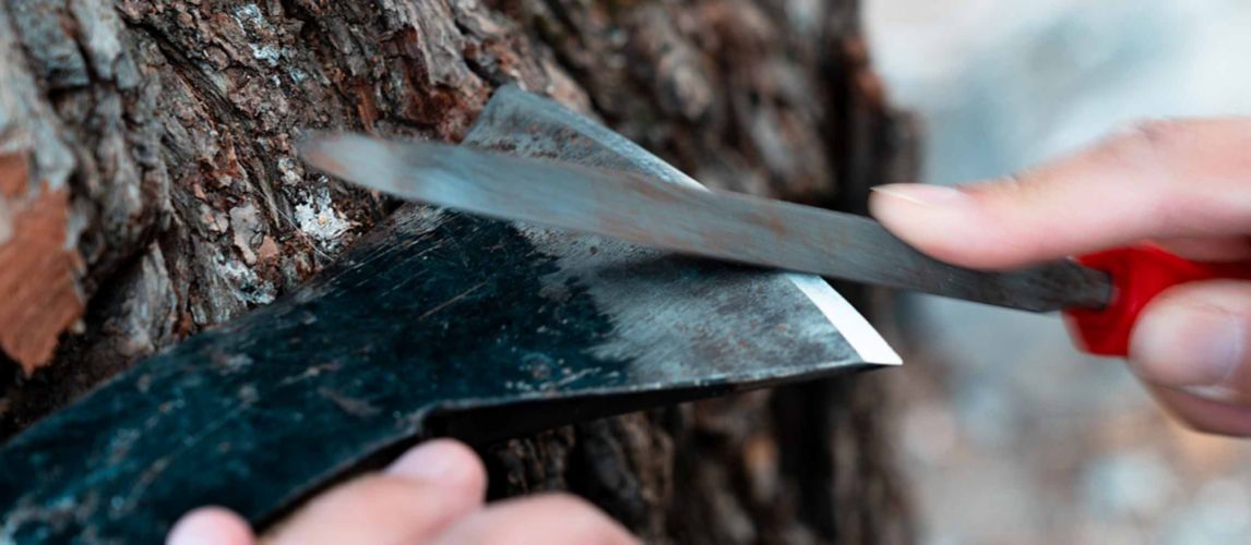 How to Sharpen an Axe: Tools & Techniques | Screwfix