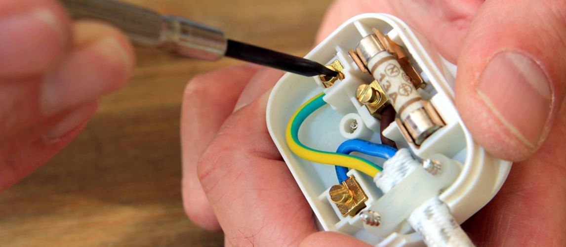 UK Wiring Colours Guide: Old vs New Standards | Screwfix